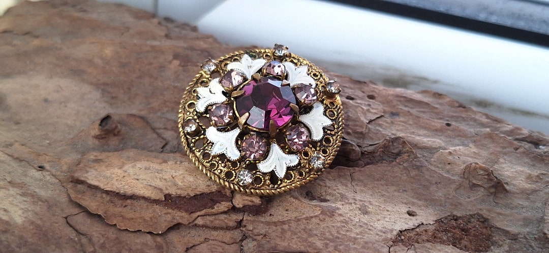 Broche soviétique vintage avec de belles incrustations et émail. Broche ...