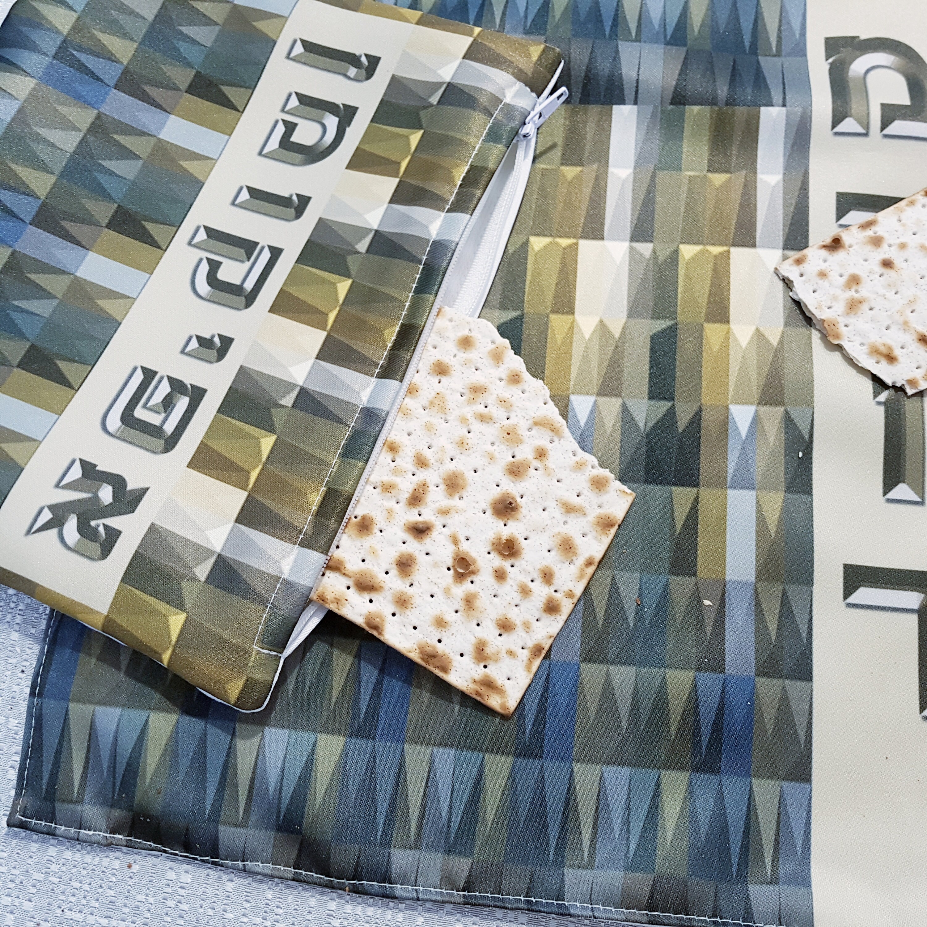 Tutankhamun Passover Set – Modern Single-layer Matzah Cover and ...