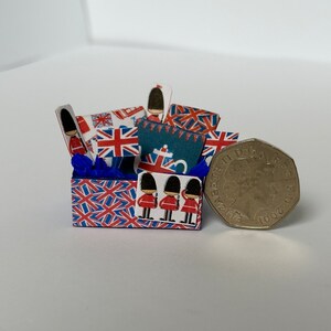 Miniature London Guard British Box, 1:12th Scale Dollhouse Miniature ...
