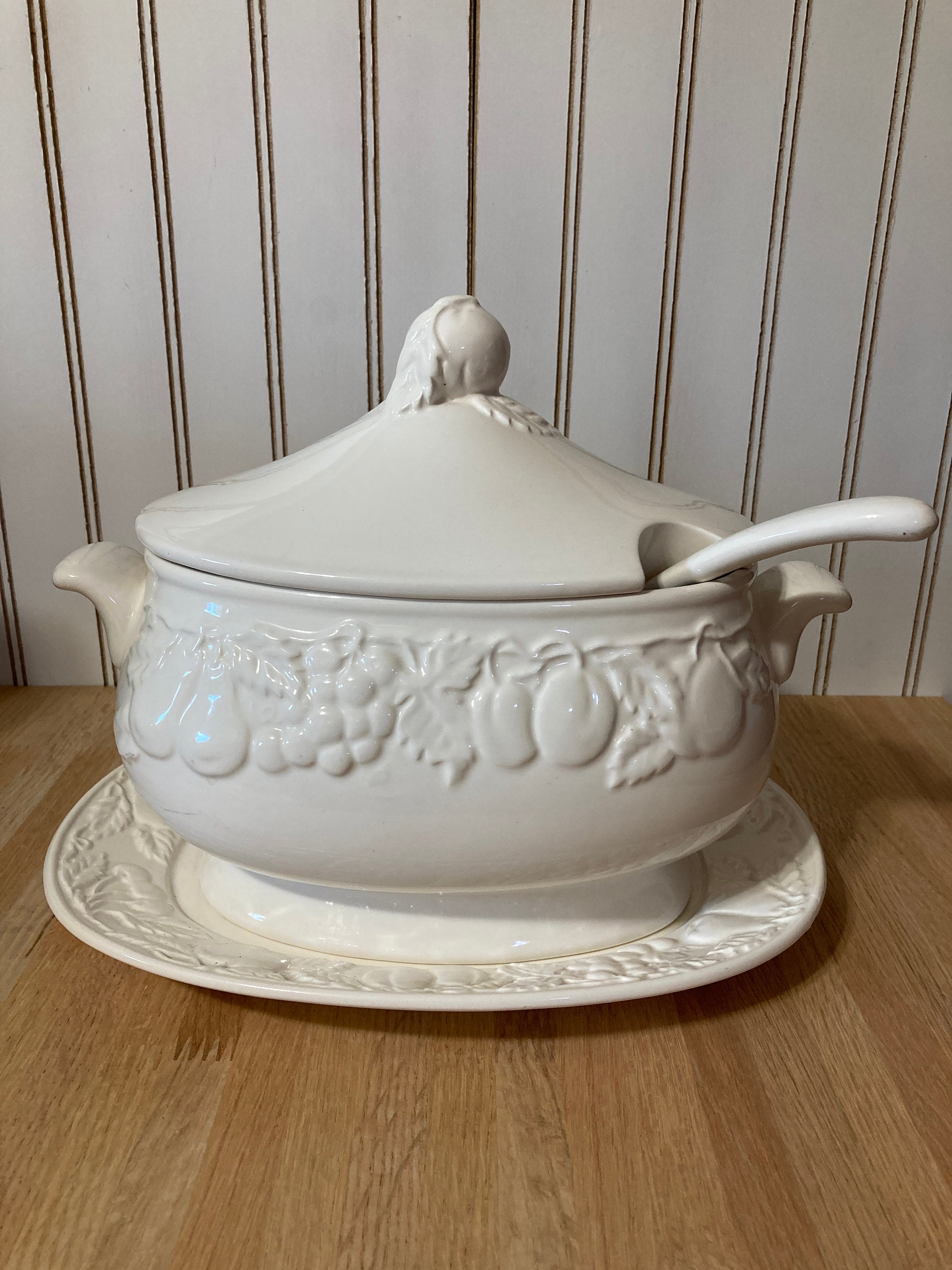 Soup Tureen for sale | Only 2 left at -65%
