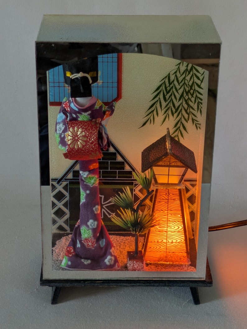 Japanese Geisha Shadow Box, Wood, Glass, Lamp, Nightlight, Vintage ...