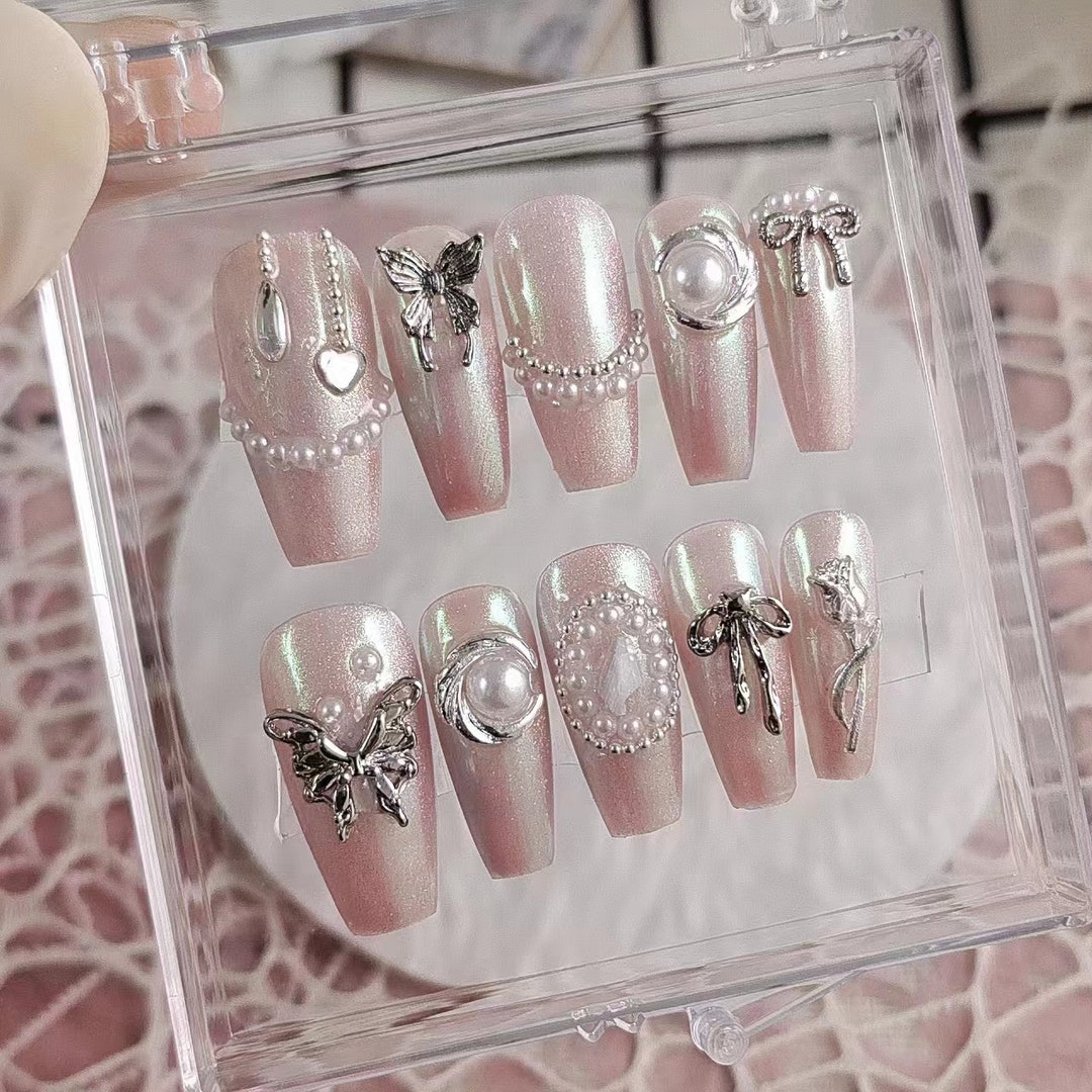 Handmade Pearl Accent Press on Nails: Custom Wedding Nails - Etsy