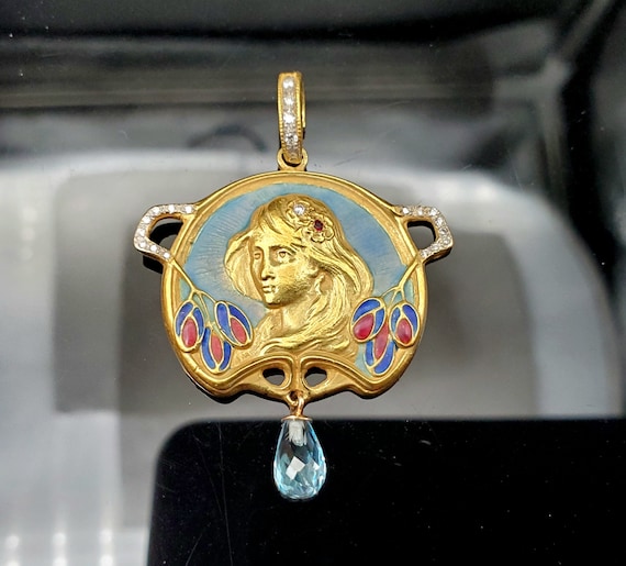 Stunningly Beautiful Vintage 18K Gold Enamel and diam… - Gem