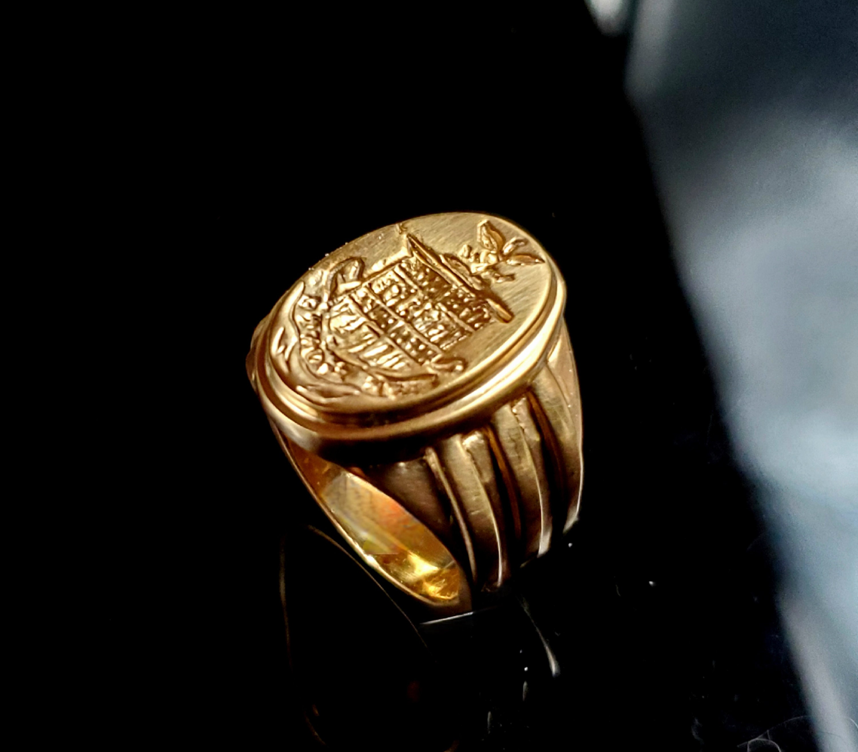 Stunning Unique 14K Gold Oval Crest Ring - Etsy