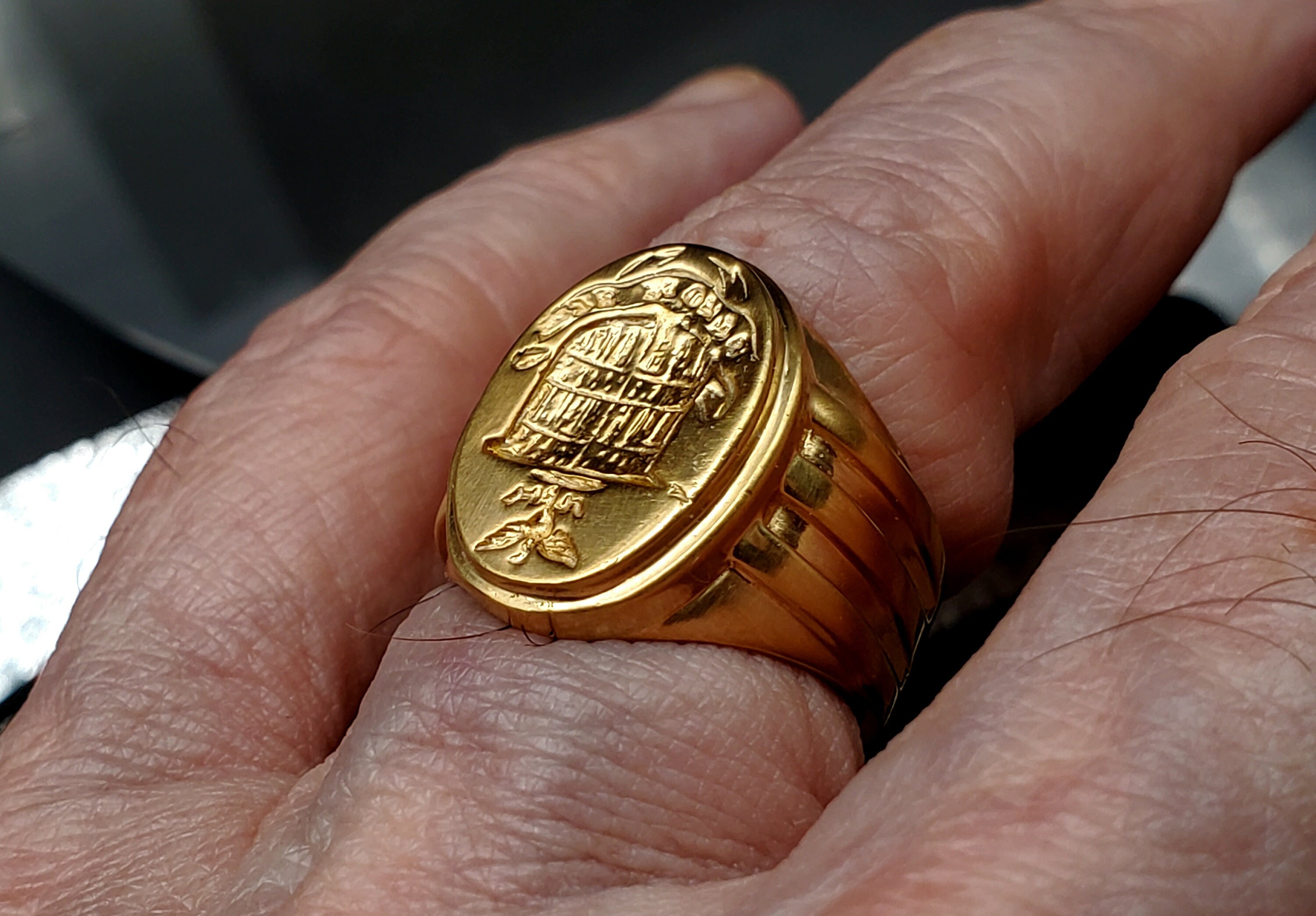 Stunning Unique 14K Gold Oval Crest Ring - Etsy