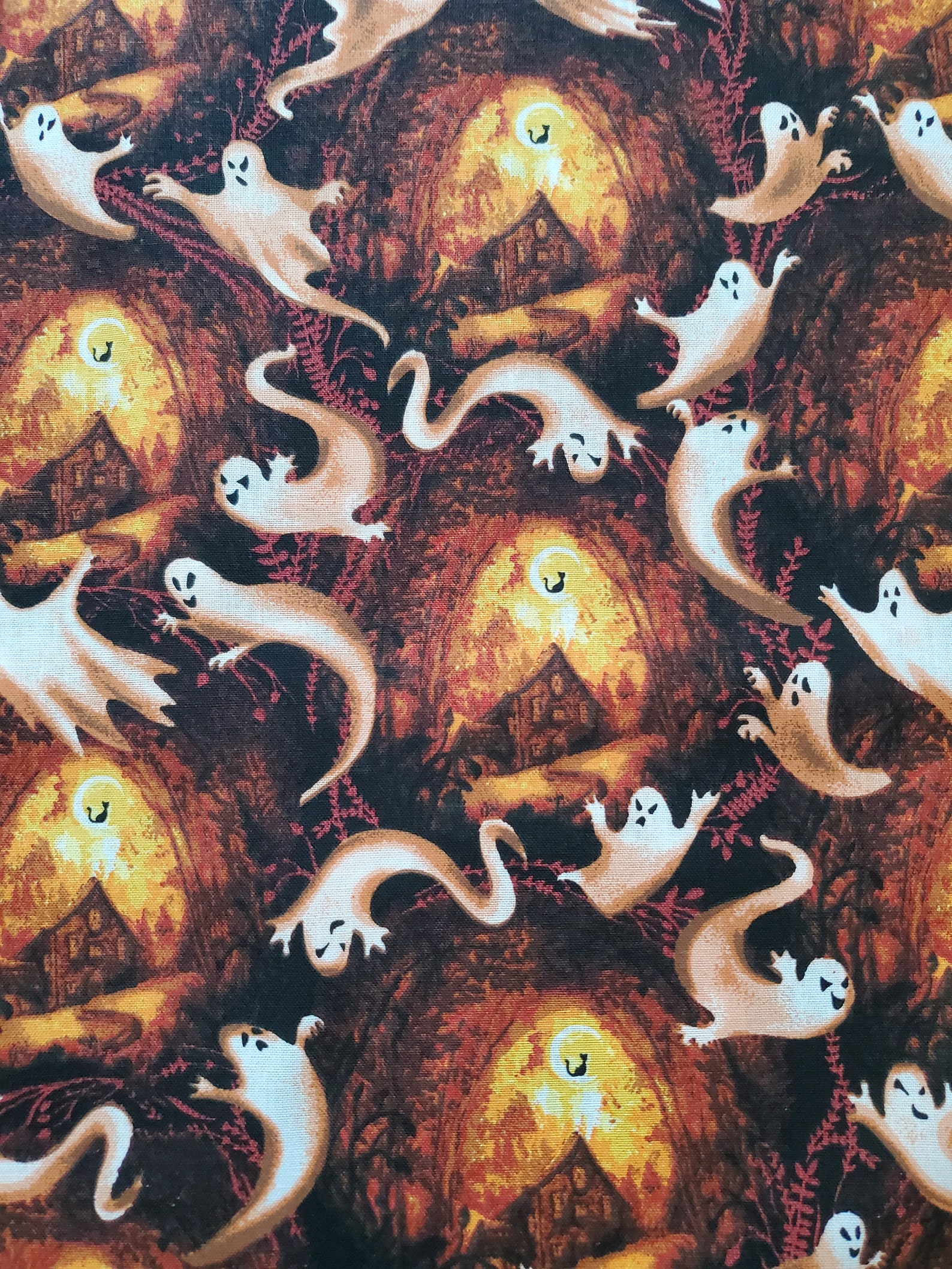 Lurking Ghosts. Cotton Fabric by Fabric Traditions. Floating Ghosts on ...
