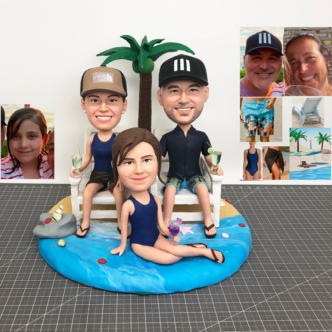 Custom Family Bobbleheads, Personalized Three Bobbleheads Dad and Mom ...