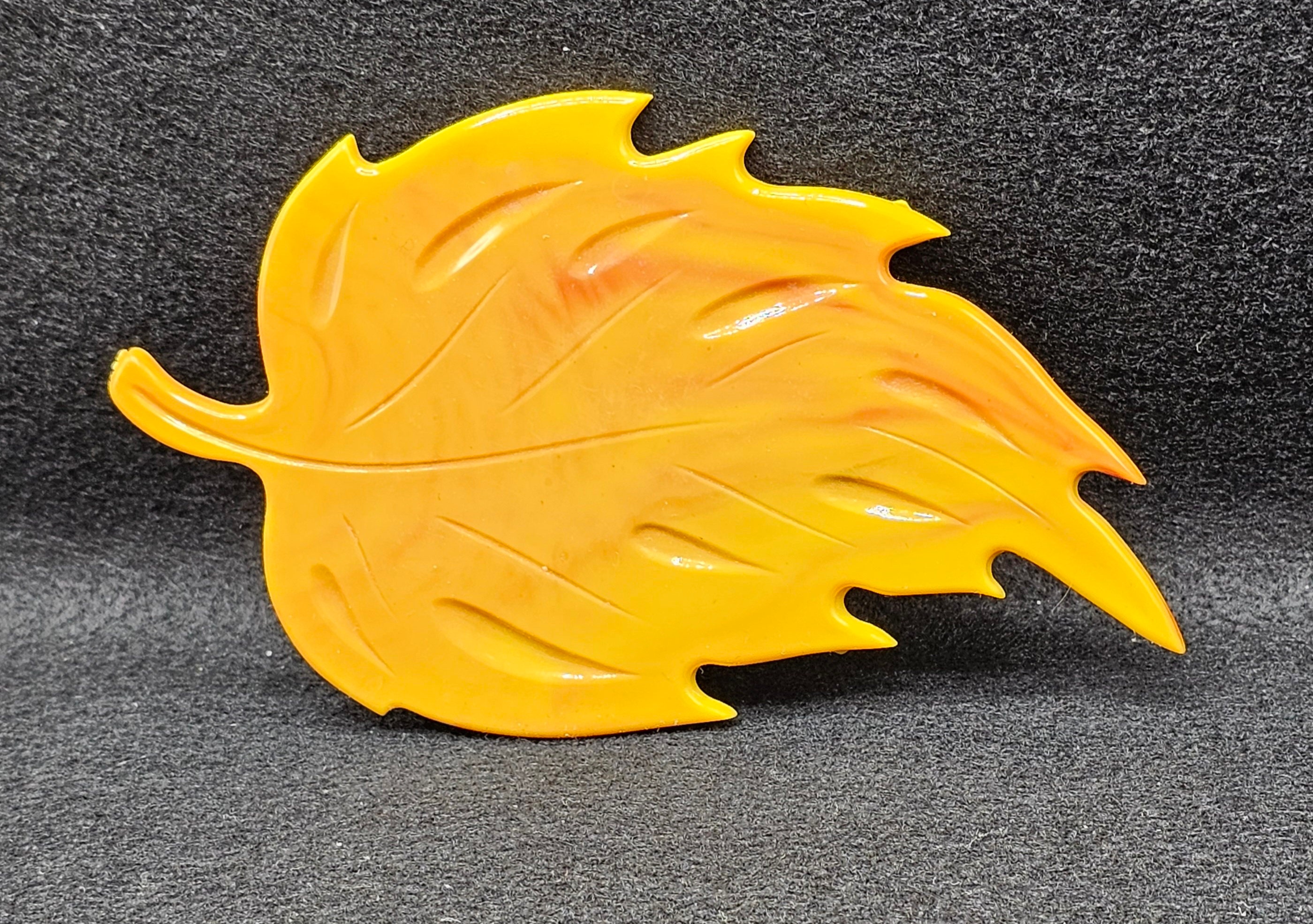 Beautiful Vintage Bakelite Yellow Leaf Coaster Set - Etsy
