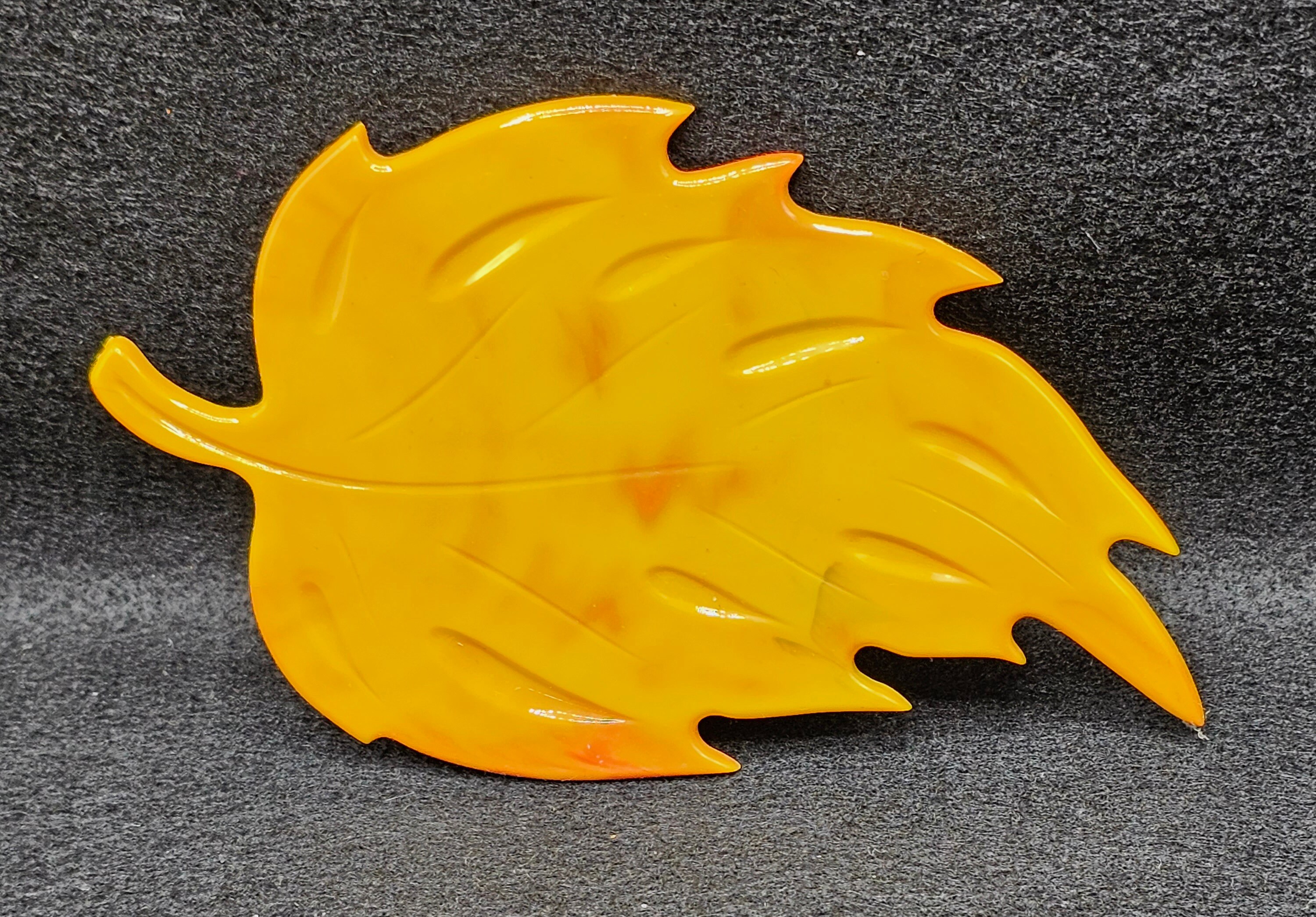 Beautiful Vintage Bakelite Yellow Leaf Coaster Set - Etsy