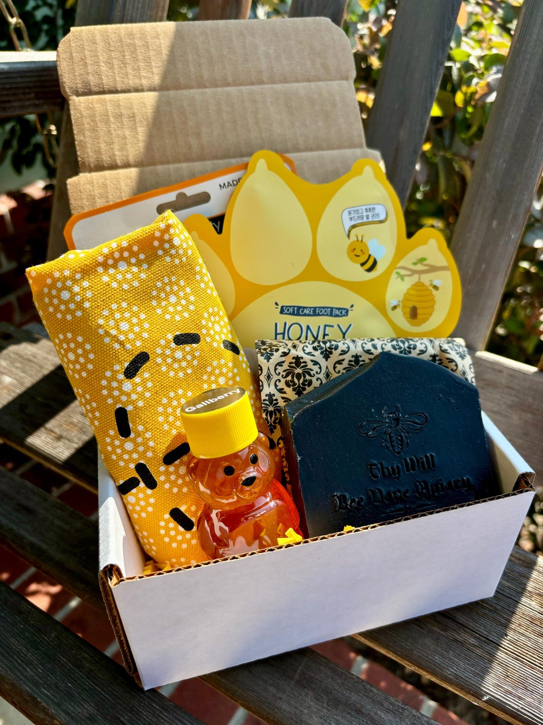 Honey Bee Gift Spa Box, Bee Themed Pamper Gift Box, Bee Gift Box for ...