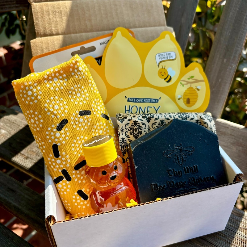 Honey Bee Gifts - 60+ Gift Ideas for 2024