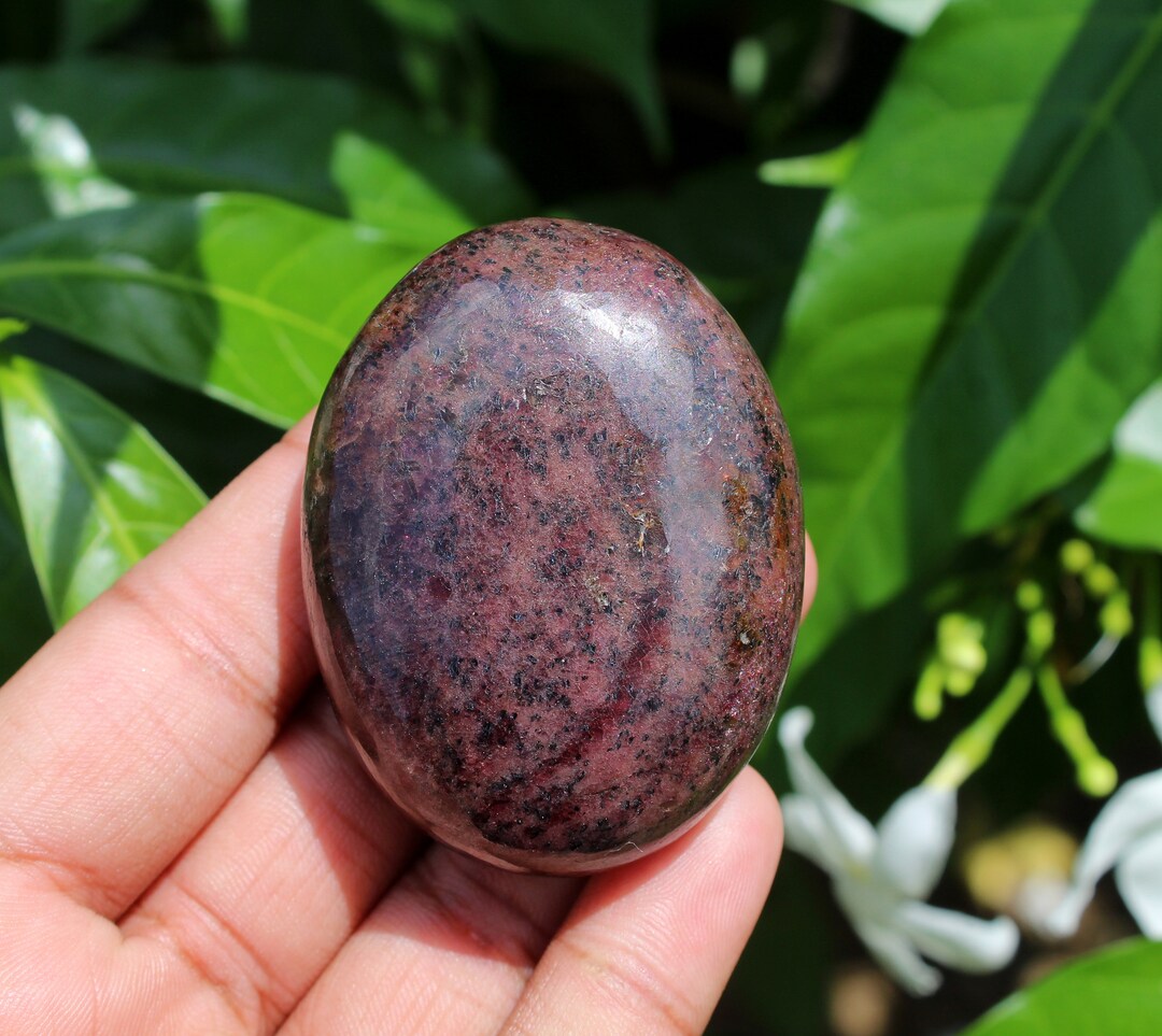 Natural Large Garnet Palm Stone - Etsy