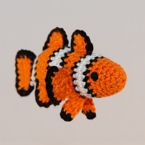 Fish from the Movie Finding Nemo and Finding Dory Hanger Dory the Royal ...