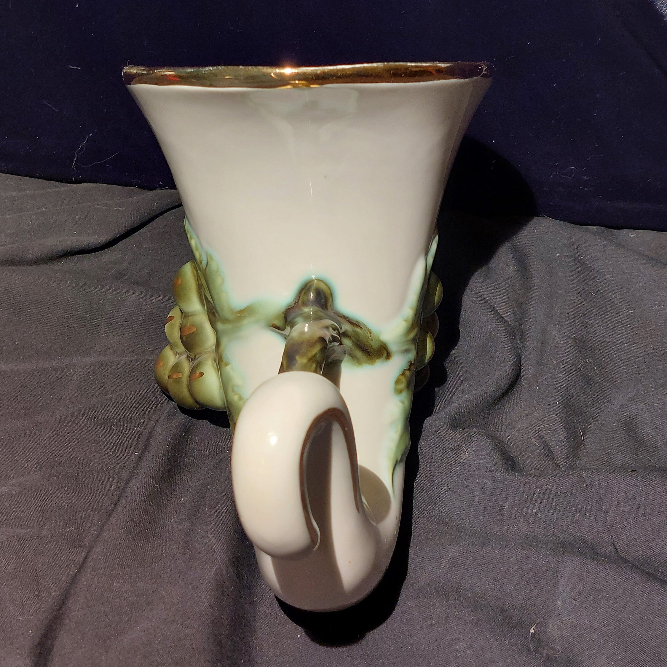 Vintage Hull Art Pottery - Tokay/tuscany - Pattern #10 - 11" Cornucopia ...
