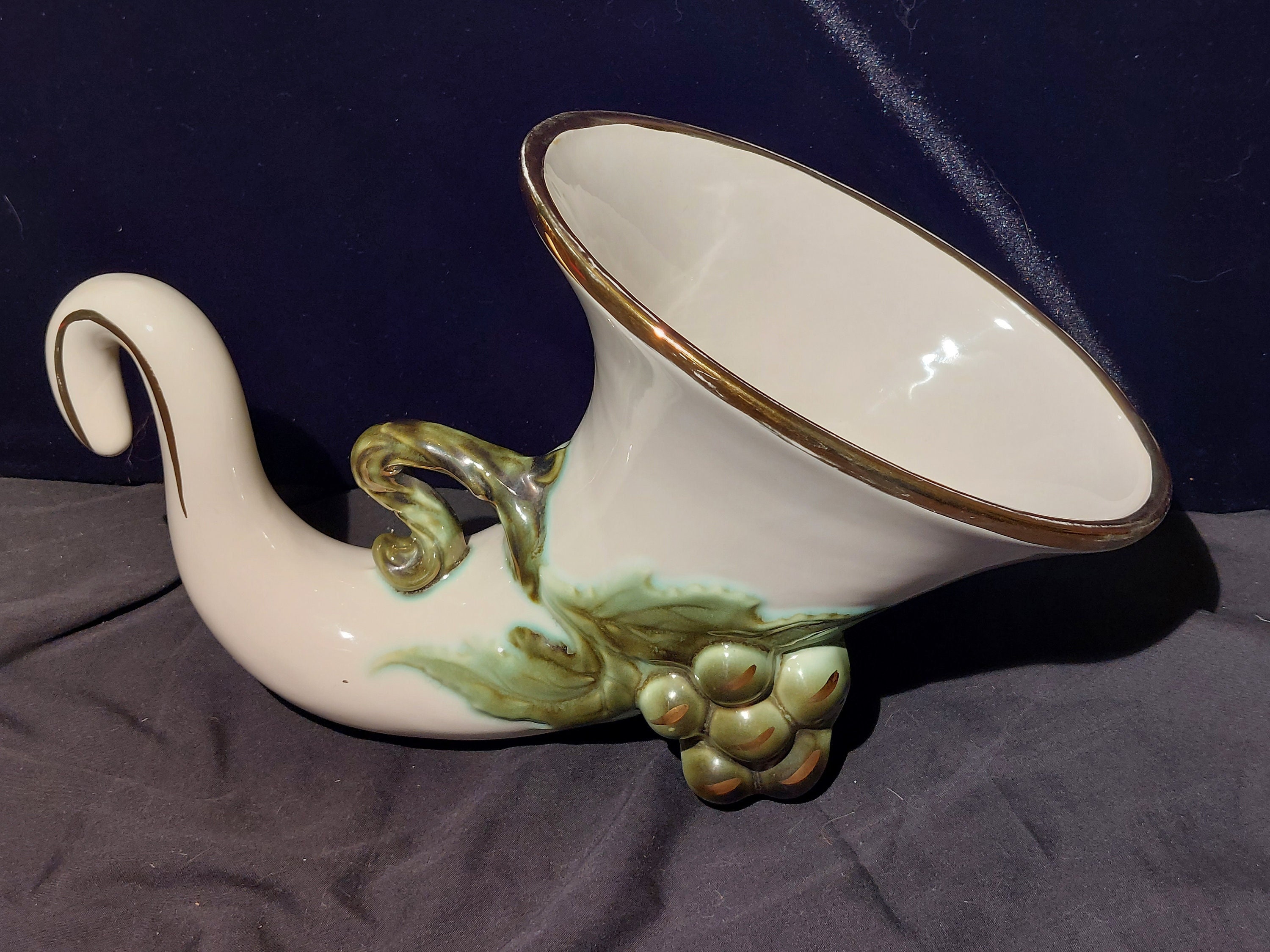 Vintage Hull Art Pottery - Tokay/tuscany - Pattern #10 - 11" Cornucopia ...