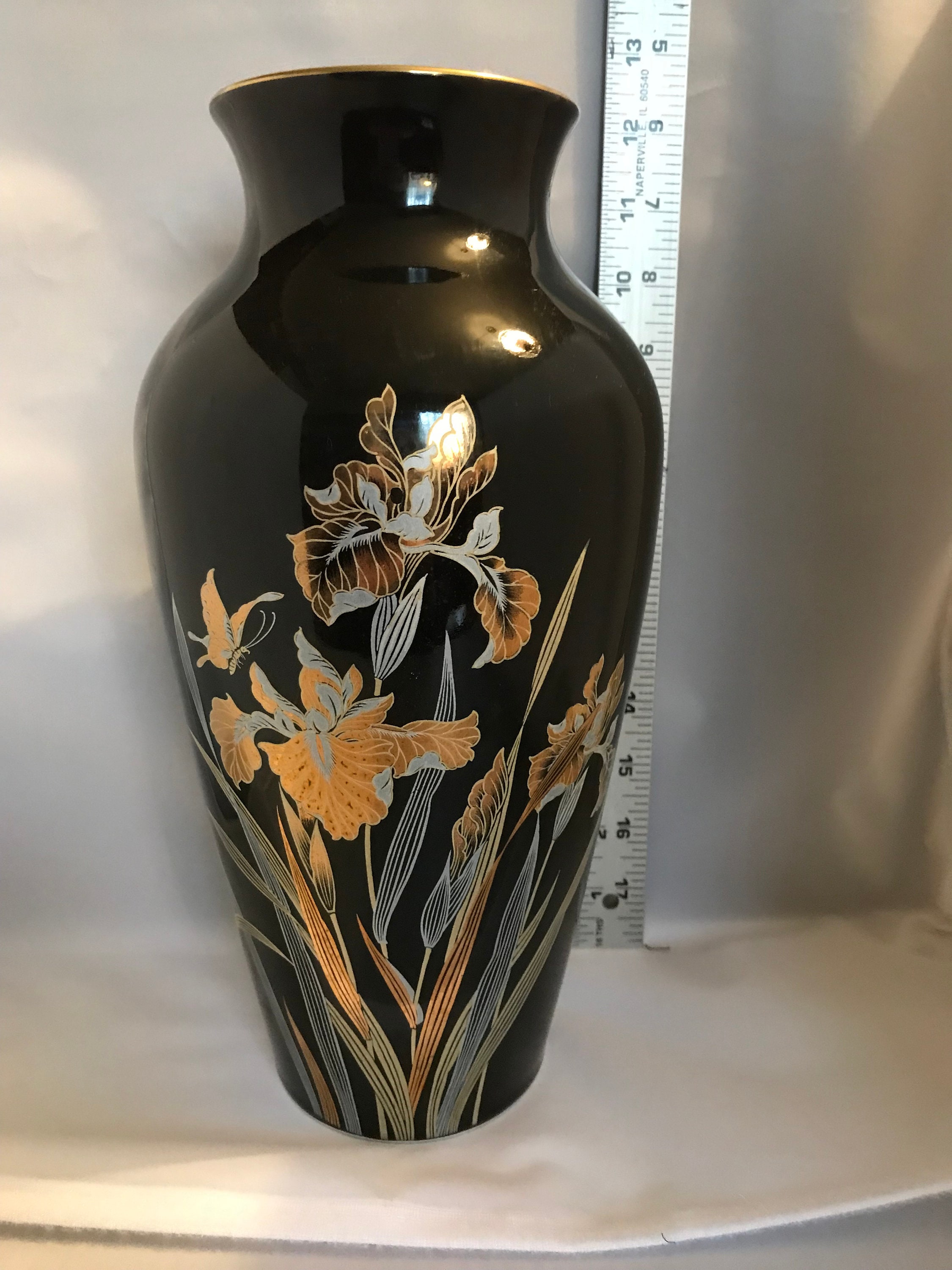 Shibata Japan Fine Porcelain Vase. Lustrous Black With Gold and Silver ...