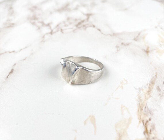 Vintage Brushed Silver Modern Abstract Design Ring wi… - Gem
