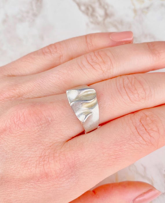 Vintage Brushed Silver Modern Abstract Design Ring wi… - Gem