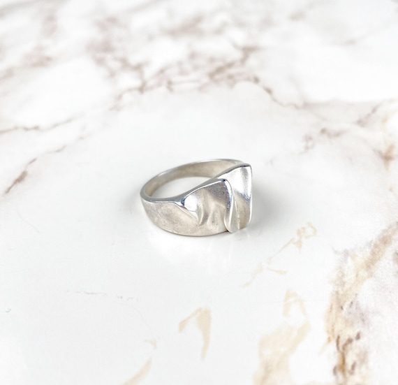 Vintage Brushed Silver Modern Abstract Design Ring wi… - Gem