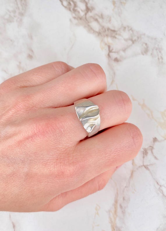 Vintage Brushed Silver Modern Abstract Design Ring wi… - Gem