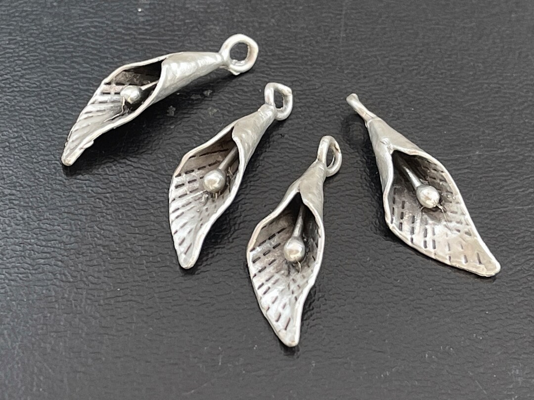 4 Calla Lilly Charms Matte Silver Plated Floral Anthurium Lily - Etsy