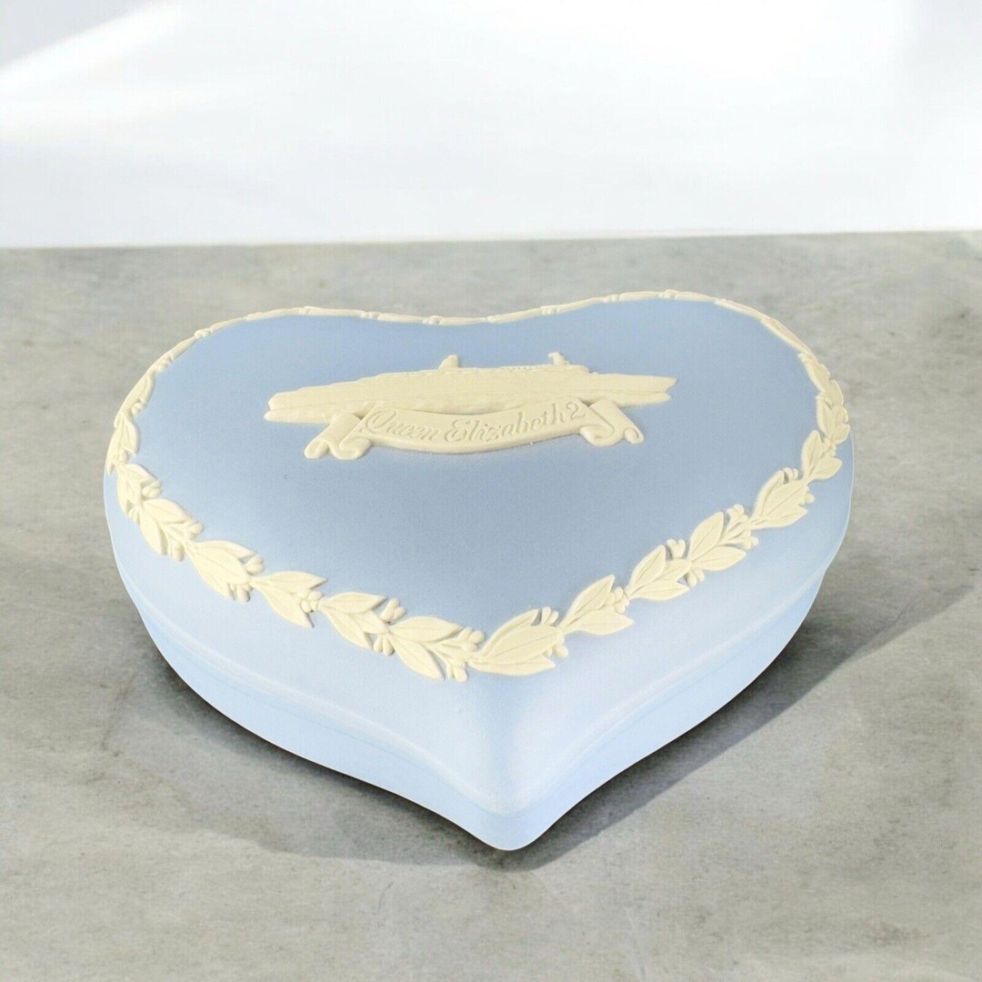 Wedgwood Pale Blue Jasperware Queen Elizabeth 2 Powder Box Trinket Box ...