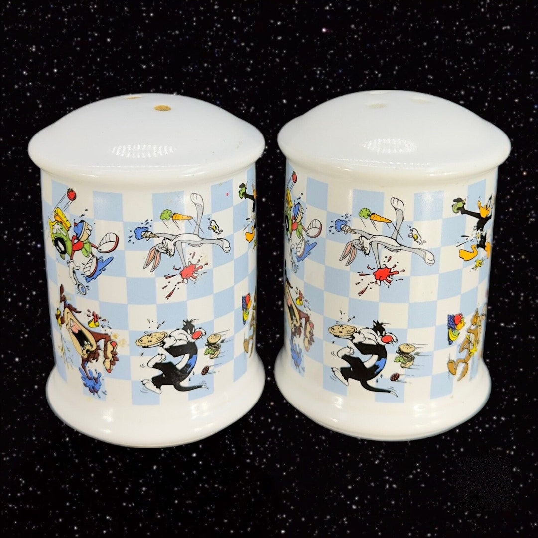 VTG Six Flags Looney Tunes Food Fight Salt & Pepper Shaker Set - Etsy