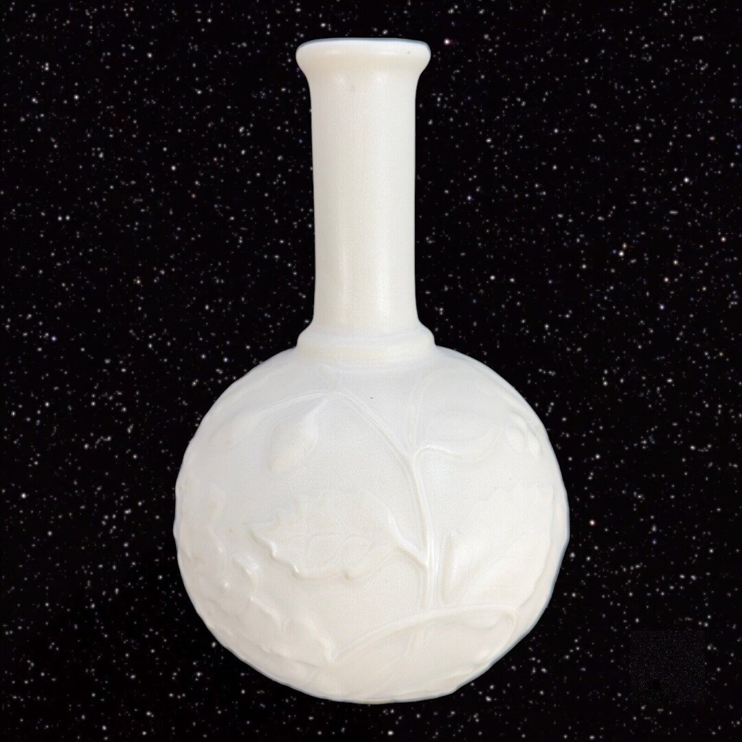 Victoria Hagan Ceramic Vase Perfect Pieces Collection White Leafs Vase ...