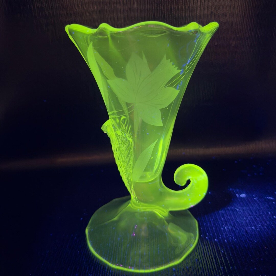 Duncan & Miller Tristan Cornucopia Vase Clear Manganese 365nm UV Glow ...