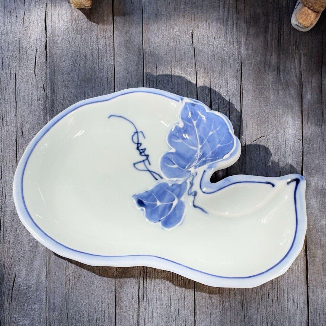 Vintage Japanese Pottery Porcelain Abstract Dish Plate Blue Leafs White ...