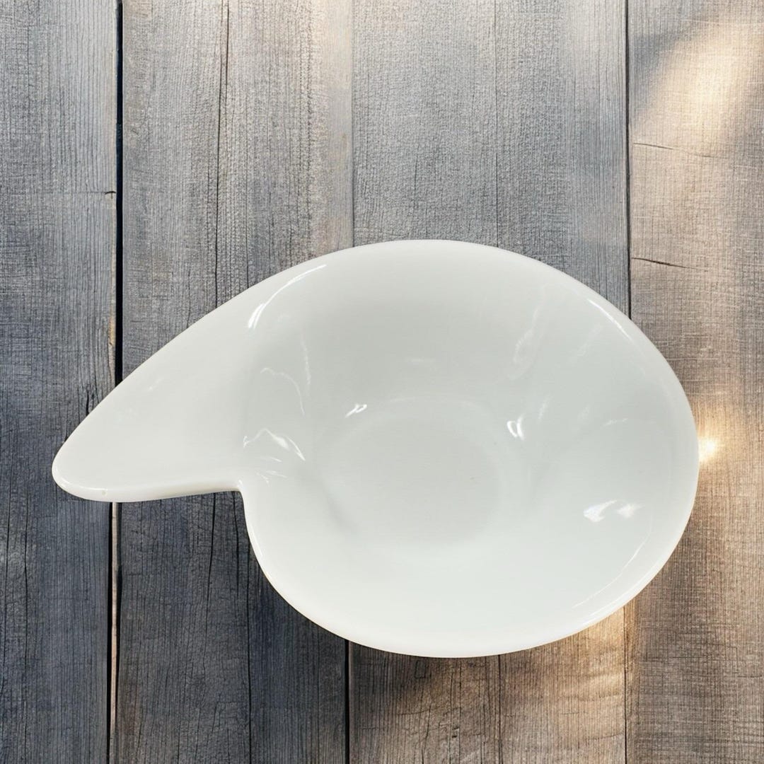 White Nautilus Shell Shaped Bowl Made of Porcelain Ceramic Dish Bowl ...