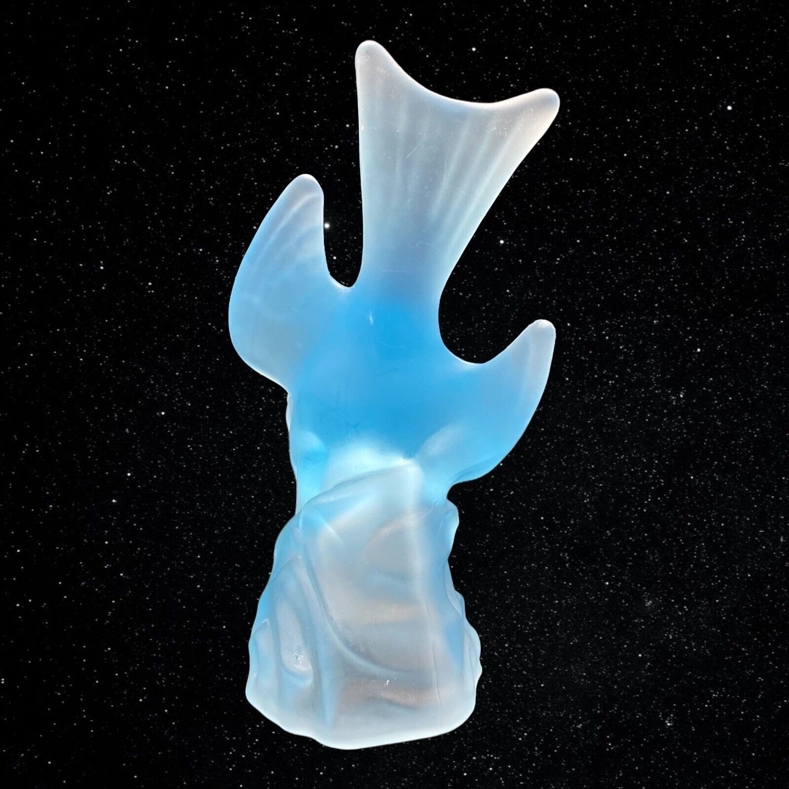 L.E Smith Art Glass Satin Frosted Light Blue Bird Figure 8.75”T 6”W - Etsy