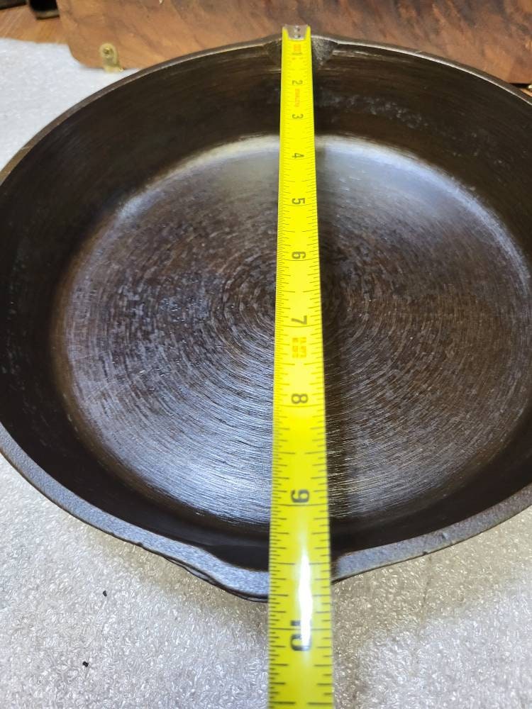 Vintage Lodge 3-notch Cast Iron Skillet. 6SK 6 With Heat - Etsy