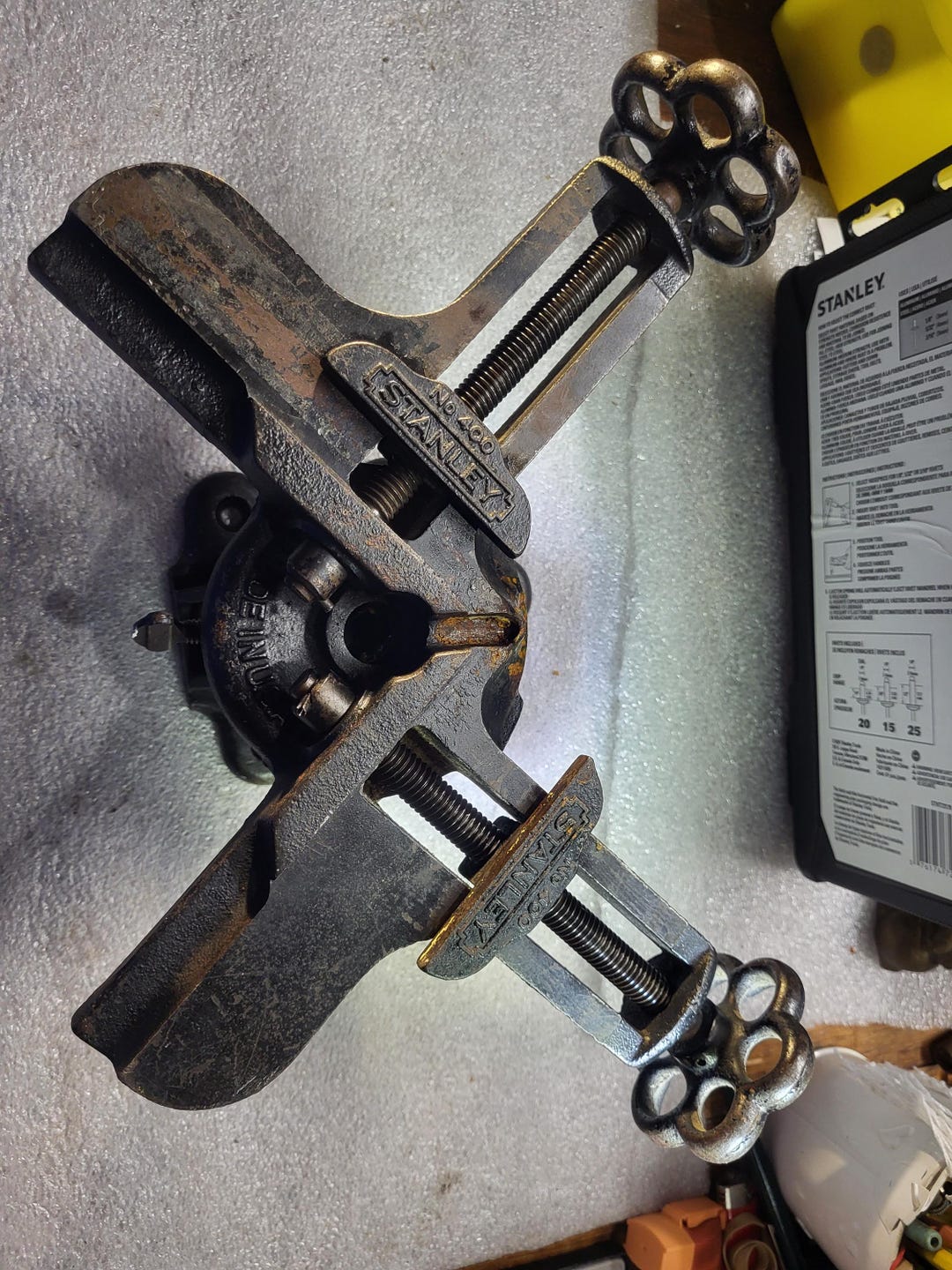 Stanley 400 4-inch Swivel Corner Vise Clamp for Picture Frames or ...