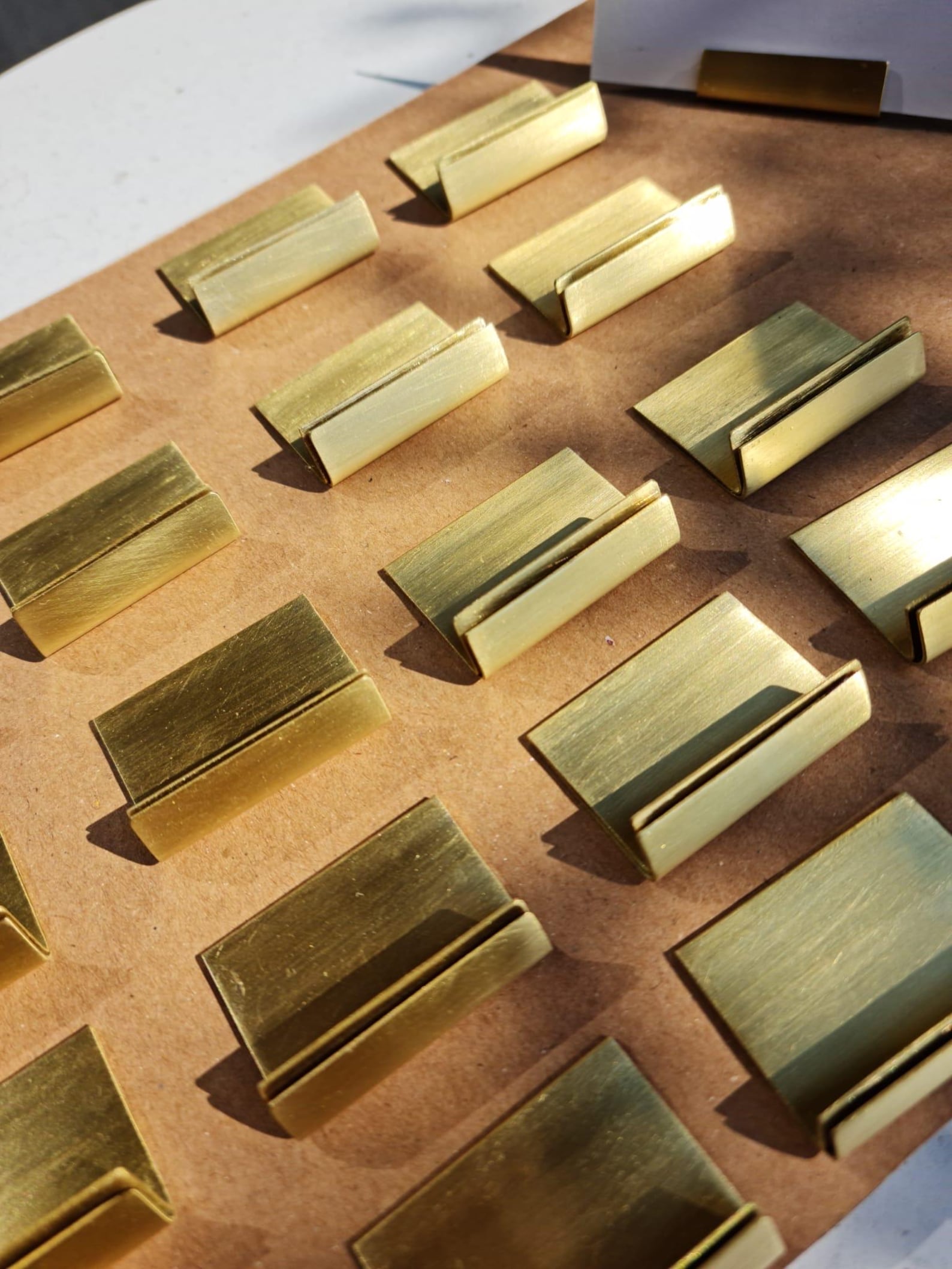 Brass Card Holder Sign: Tabletop Label Display With Blank Cards (min ...