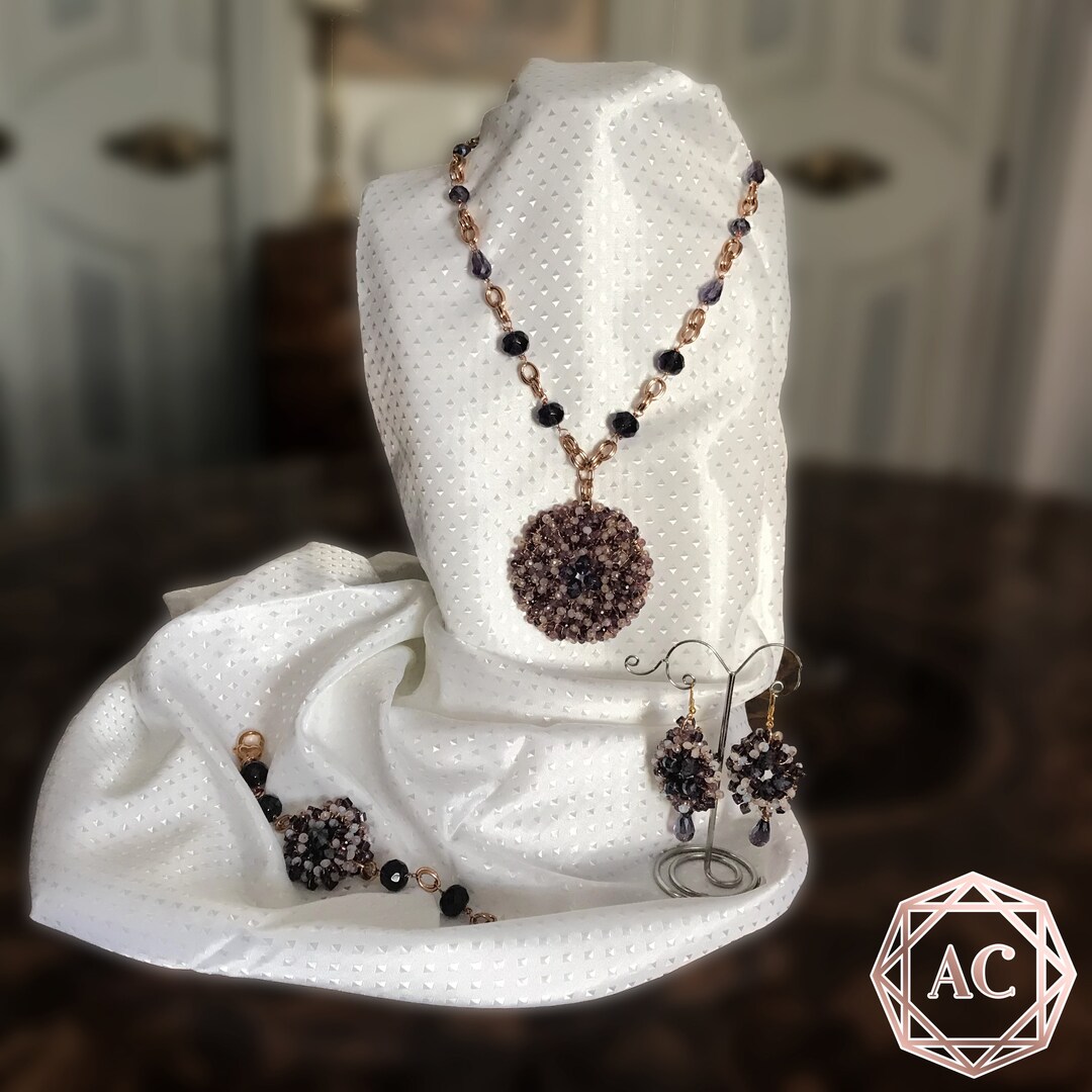 Elegant and Refined Complete With Necklace, Bracelet and Earrings in ...