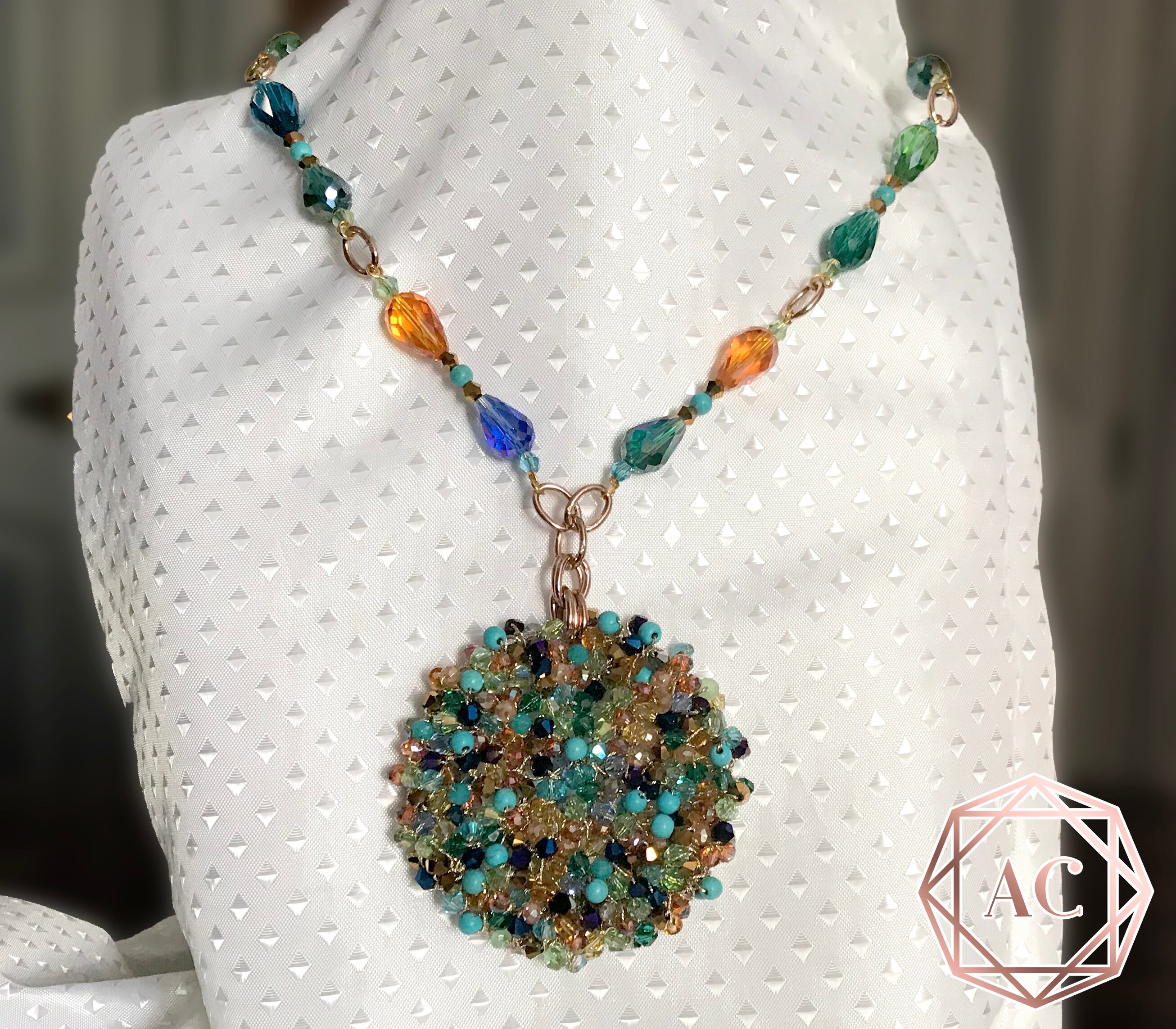 Brillante y colorido completo con collar, pulsera, pendientes en tonos ...