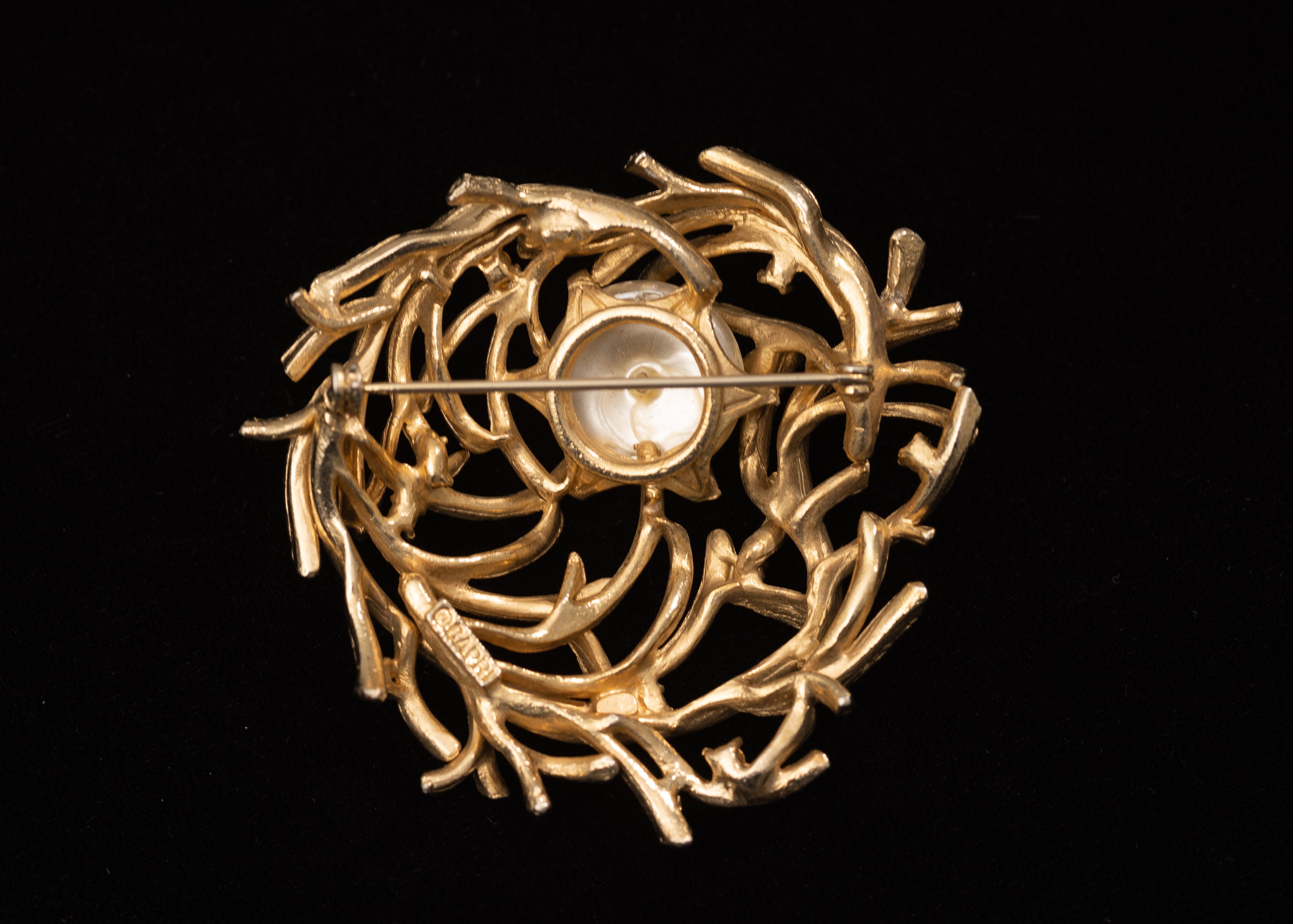 Capri Gold Tone Brooch, Nest Pattern, Large Pearl, With Faux Diamond ...