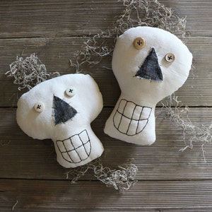 Primitive Not so Scary Skulls Bundle of 2 Skullshalloween - Etsy