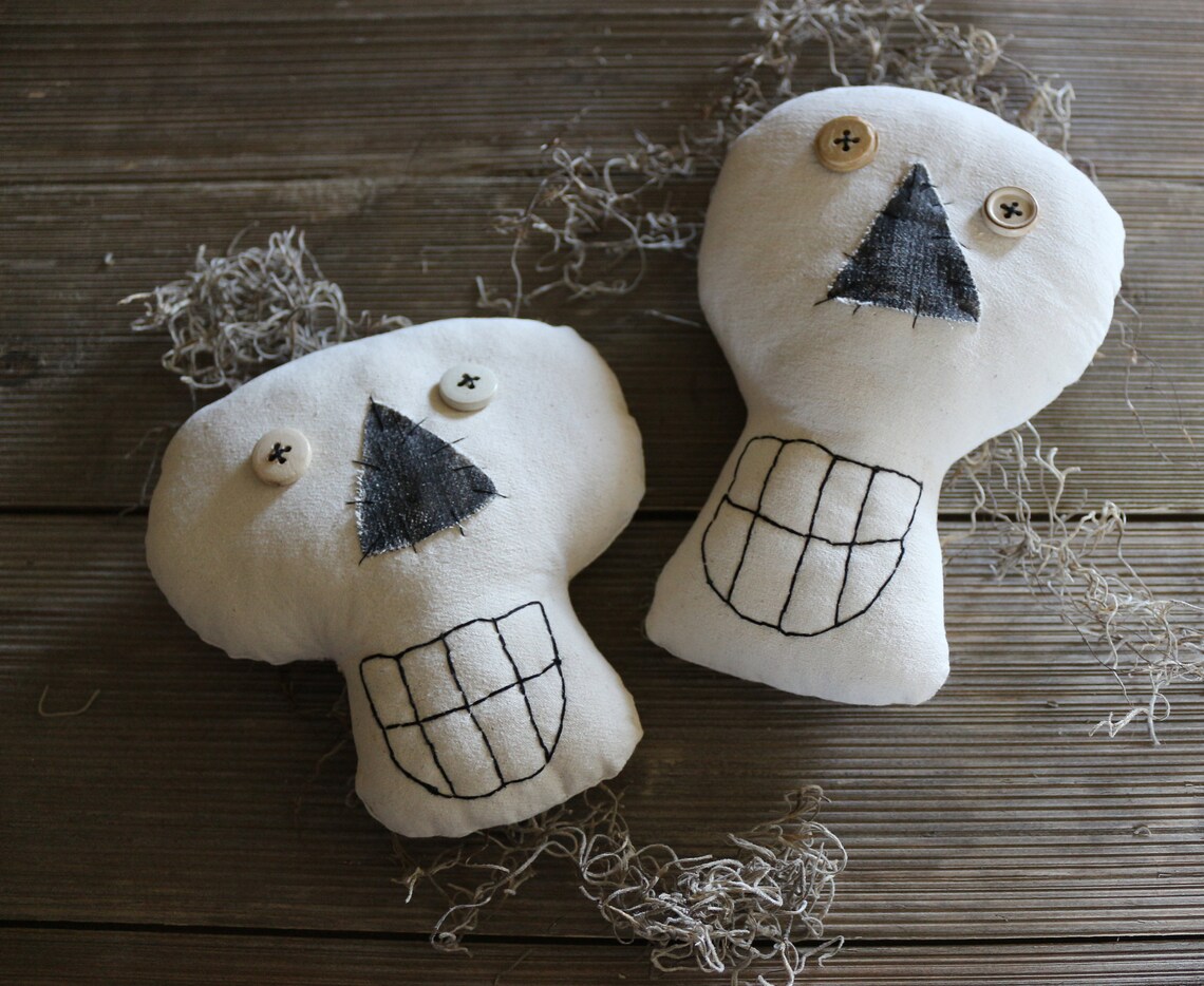 Primitive Not So Scary Skulls Bundle of 2 SkullsHalloween | Etsy