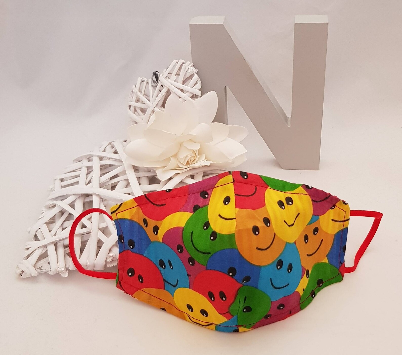 Face Mask, Size Medium, Smiling Faces, Reversible, Washable With a Wire ...