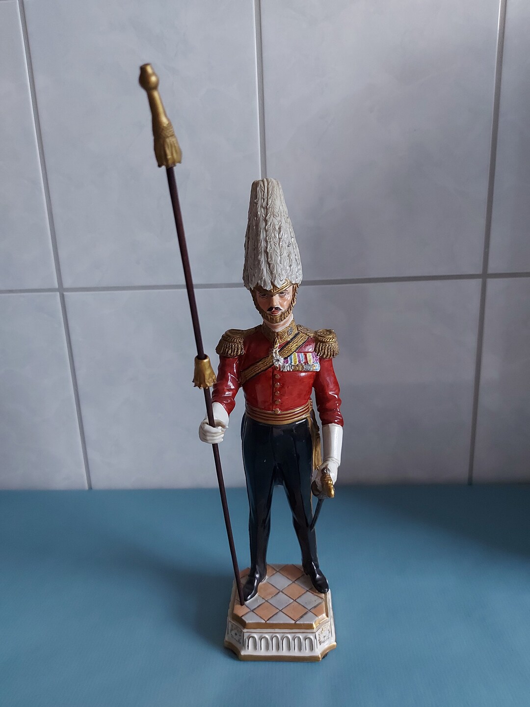 Sitzendorf-~porcelain Figurine -~gentleman of Arms -~british Army ...