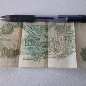 United Kingdom One Pound Note With Queen Elizabeth II - Etsy