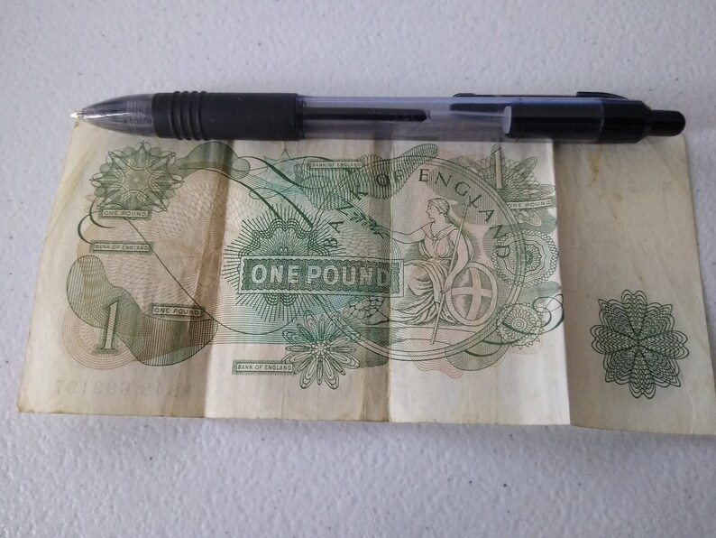 United Kingdom One Pound Note With Queen Elizabeth II - Etsy