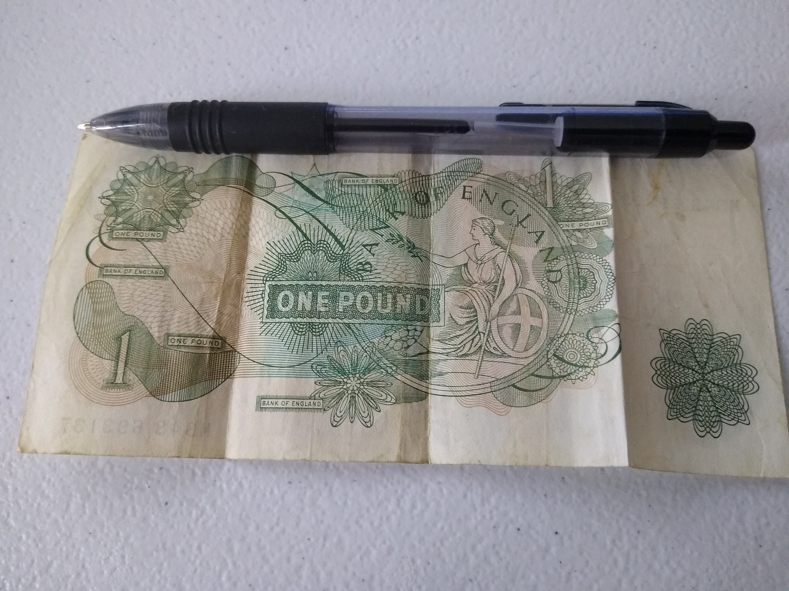 United Kingdom One Pound Note With Queen Elizabeth II - Etsy