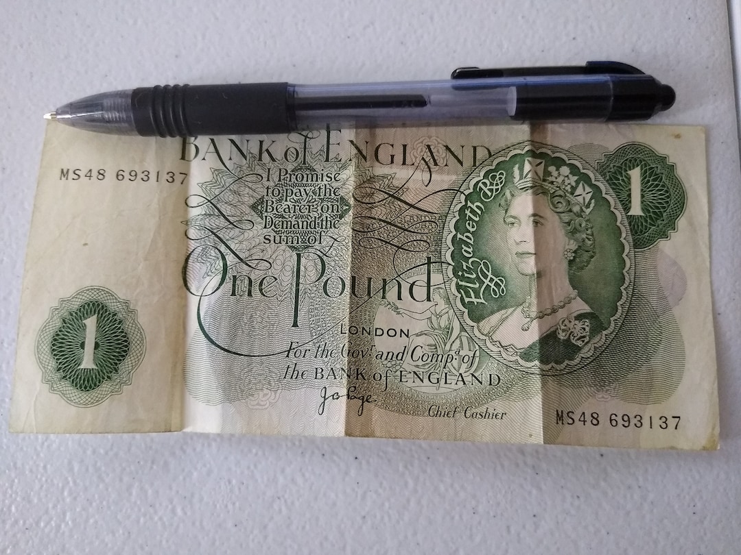 United Kingdom One Pound Note With Queen Elizabeth II - Etsy