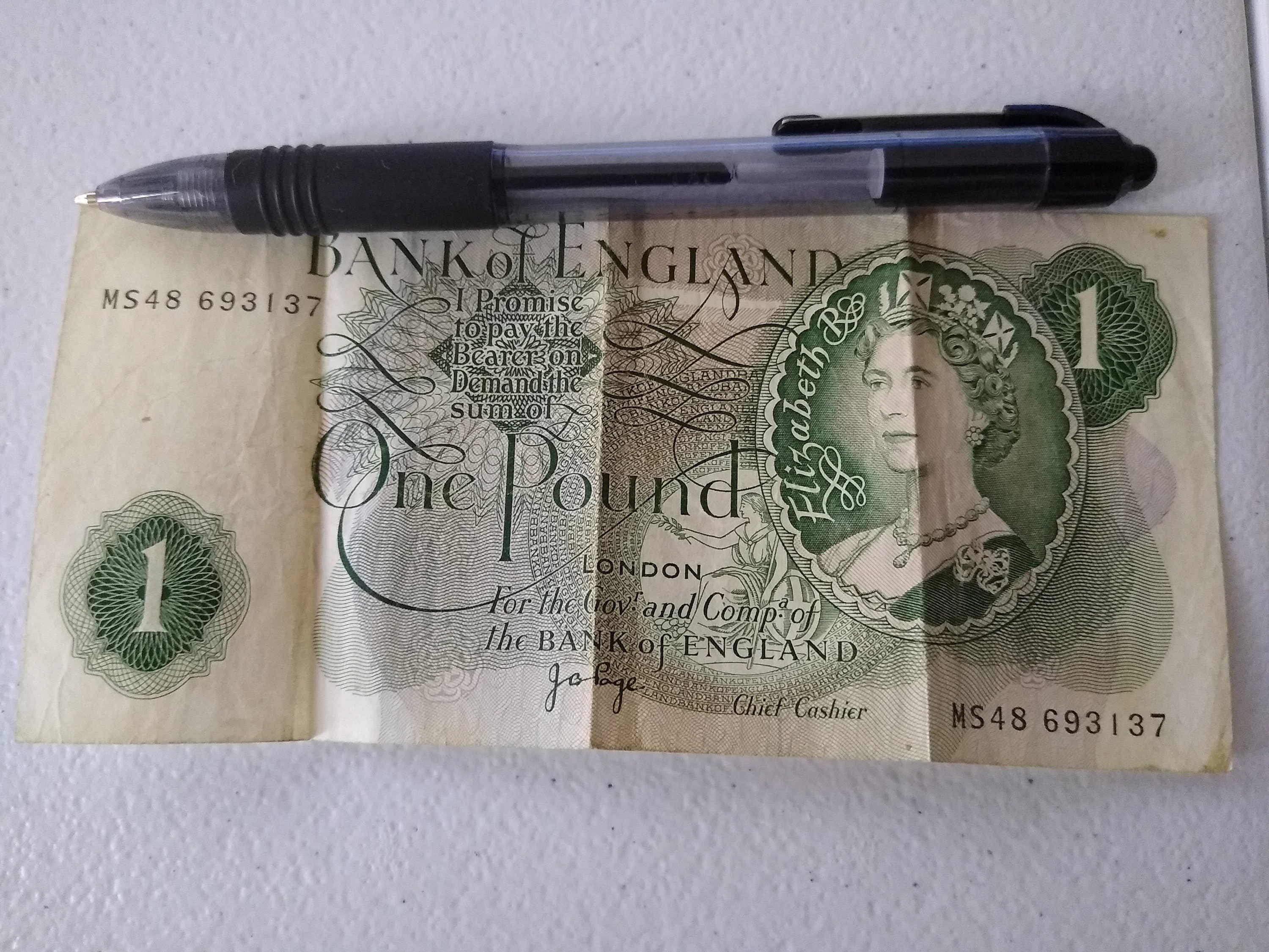 United Kingdom One Pound Note With Queen Elizabeth II - Etsy