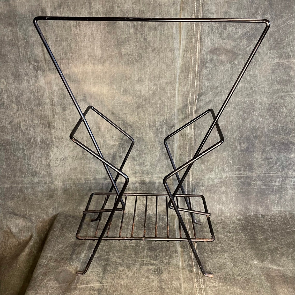 Mid Century Wire Magazine Rack Stand. Modernist Minimalist - Etsy