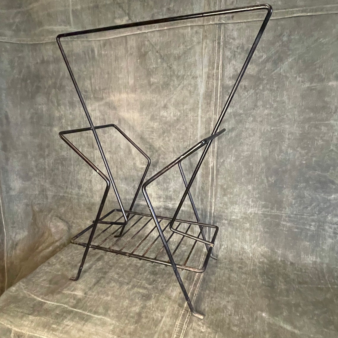 Mid Century Wire Magazine Rack Stand. Modernist Minimalist - Etsy