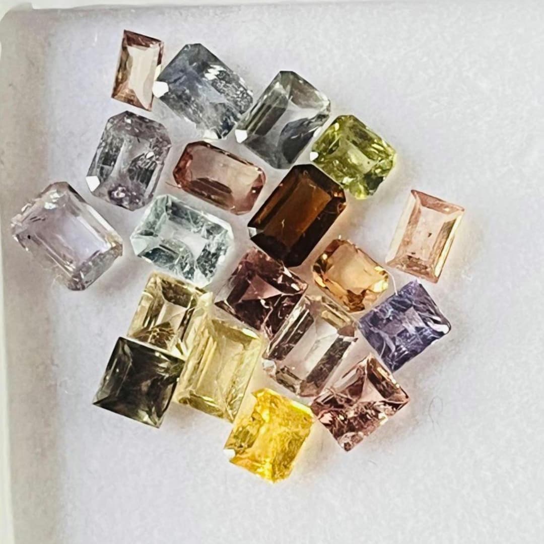 Multi Sapphire Lot: Baguette & Square Cut Gemstones, 10 Carat (19 Pcs ...